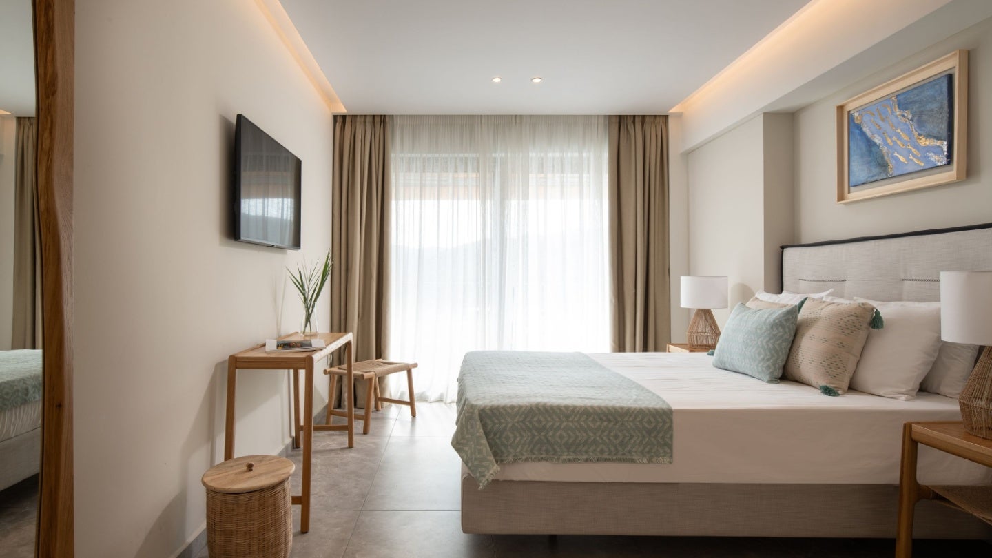 MCR expands with Hyatt Regency O'Hare Chicago acquisition